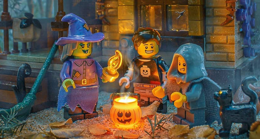 The Essence of Halloween Comes to Life in this Gorgeous LEGO Build ...