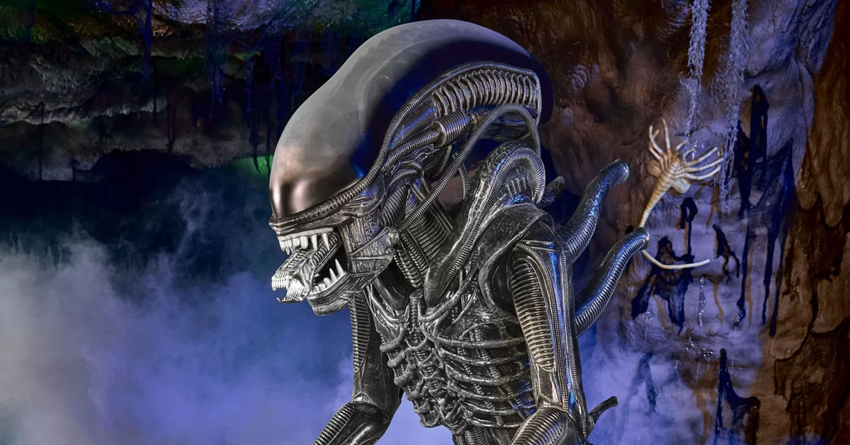Spirit Halloween Debuts Towering Xenomorph Animatronic for Alien Day ...